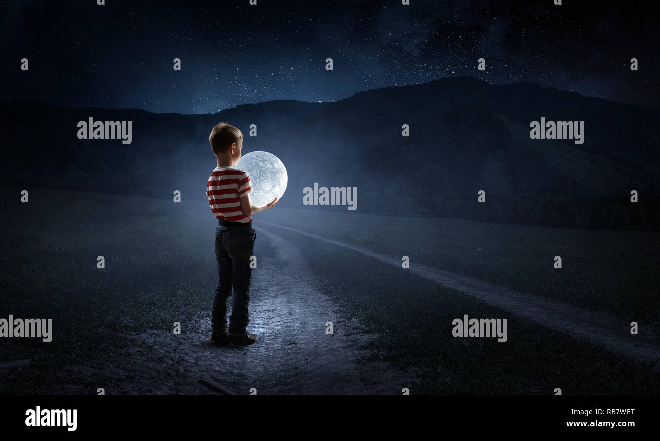 Night boy moon hi-res stock photography and images - Alamy