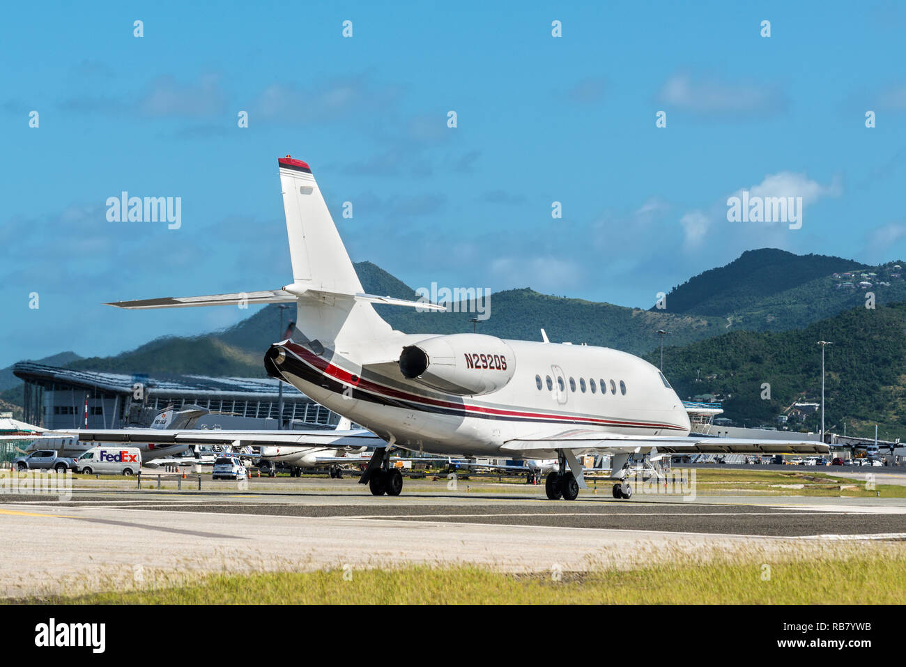 St. Maarten, Netherlands - December 17, 2018: The Gulfstream G200 ...