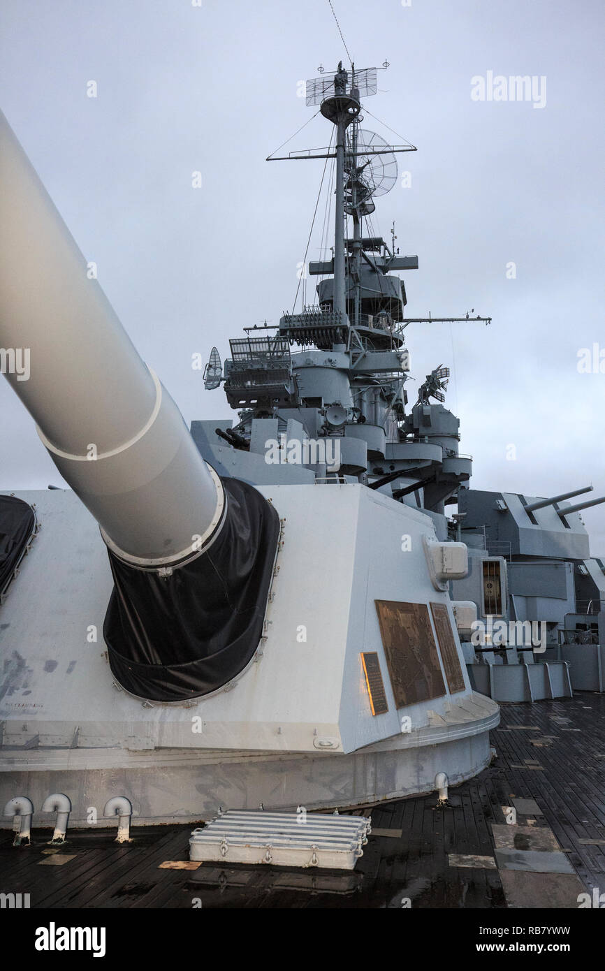 Gun from the battleship USS Alabama Stock Photo - Alamy