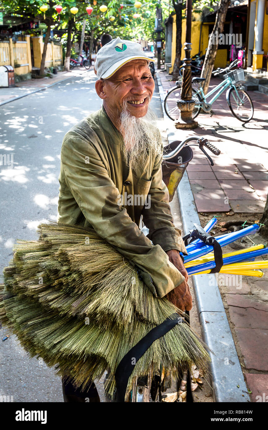 Old vietnamese man white beard hi-res stock photography and images - Alamy
