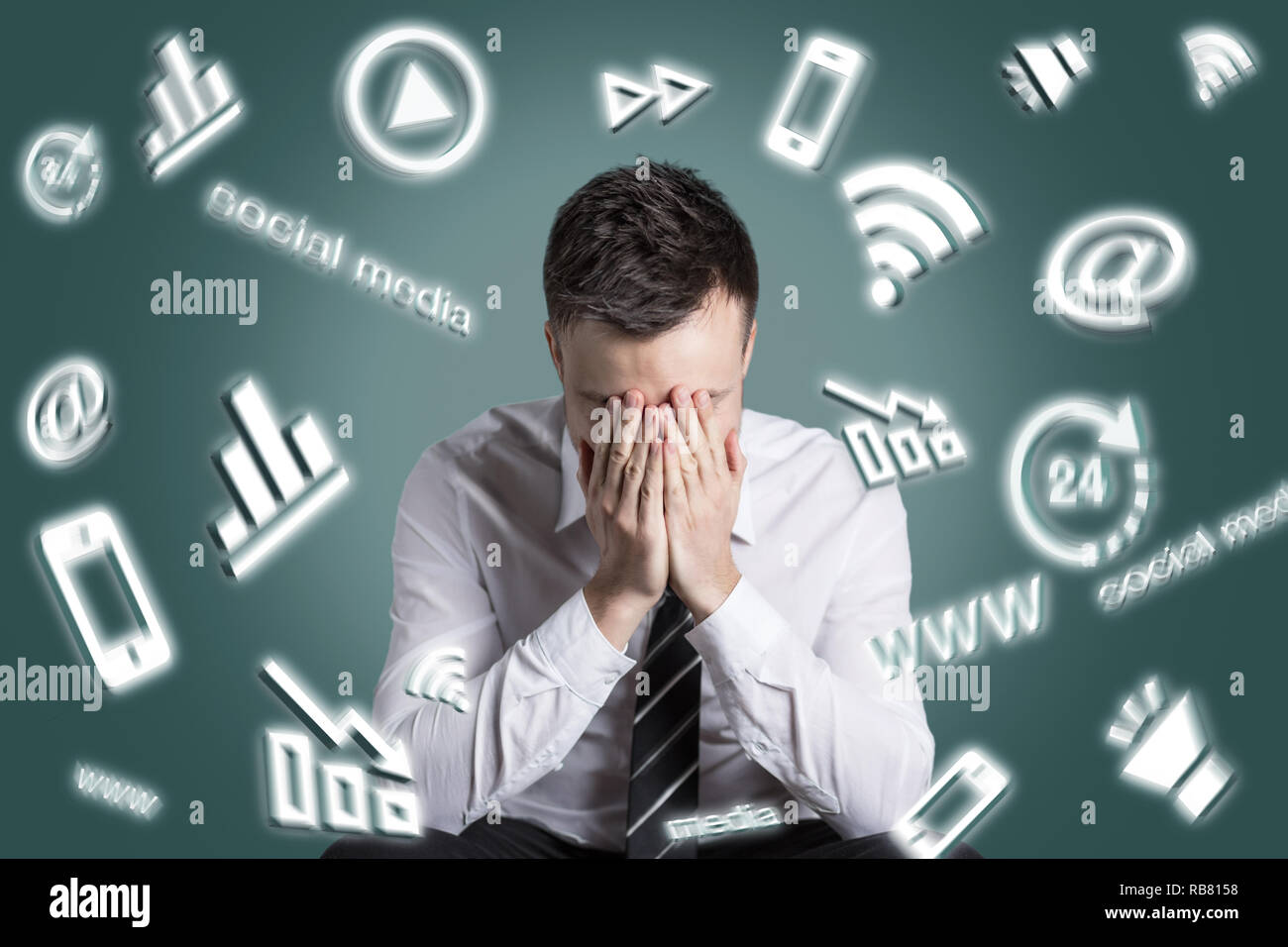 Social media symbols hi-res stock photography and images - Alamy