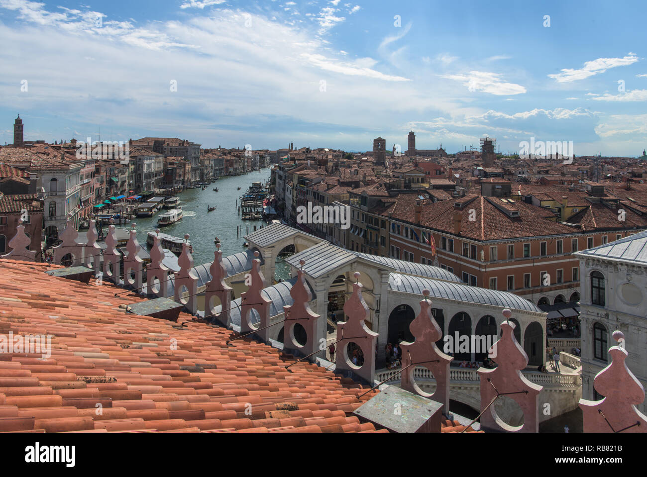 Venice Rialto view from above red roofs Stock Photo - Alamy