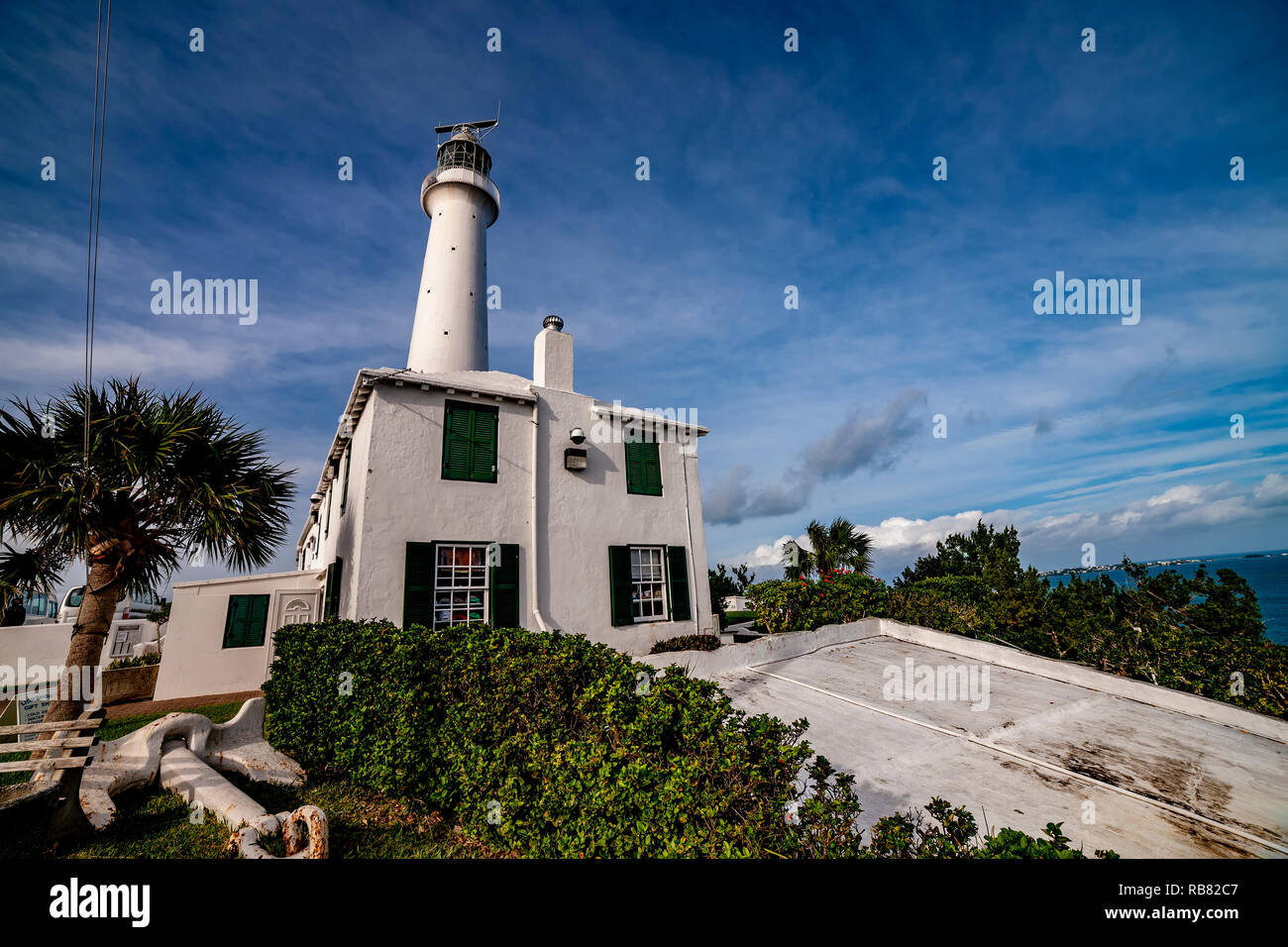 Built in 1844 by the Royal Engineers, the Gibbs Hill Lighthouse Bermuda ...