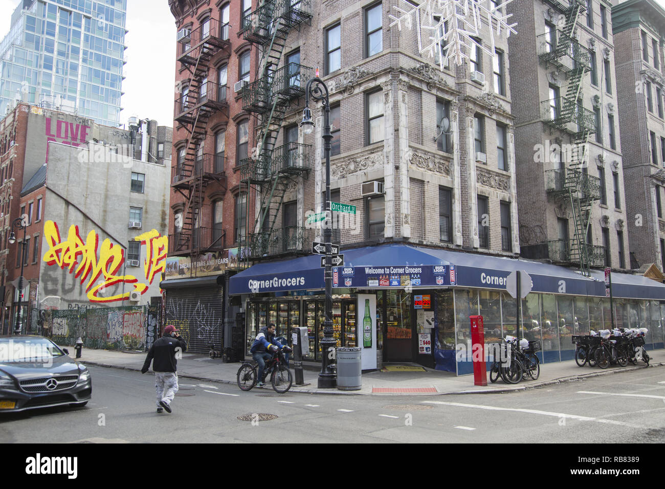 Orchard street new york corner hi-res stock photography and images - Alamy