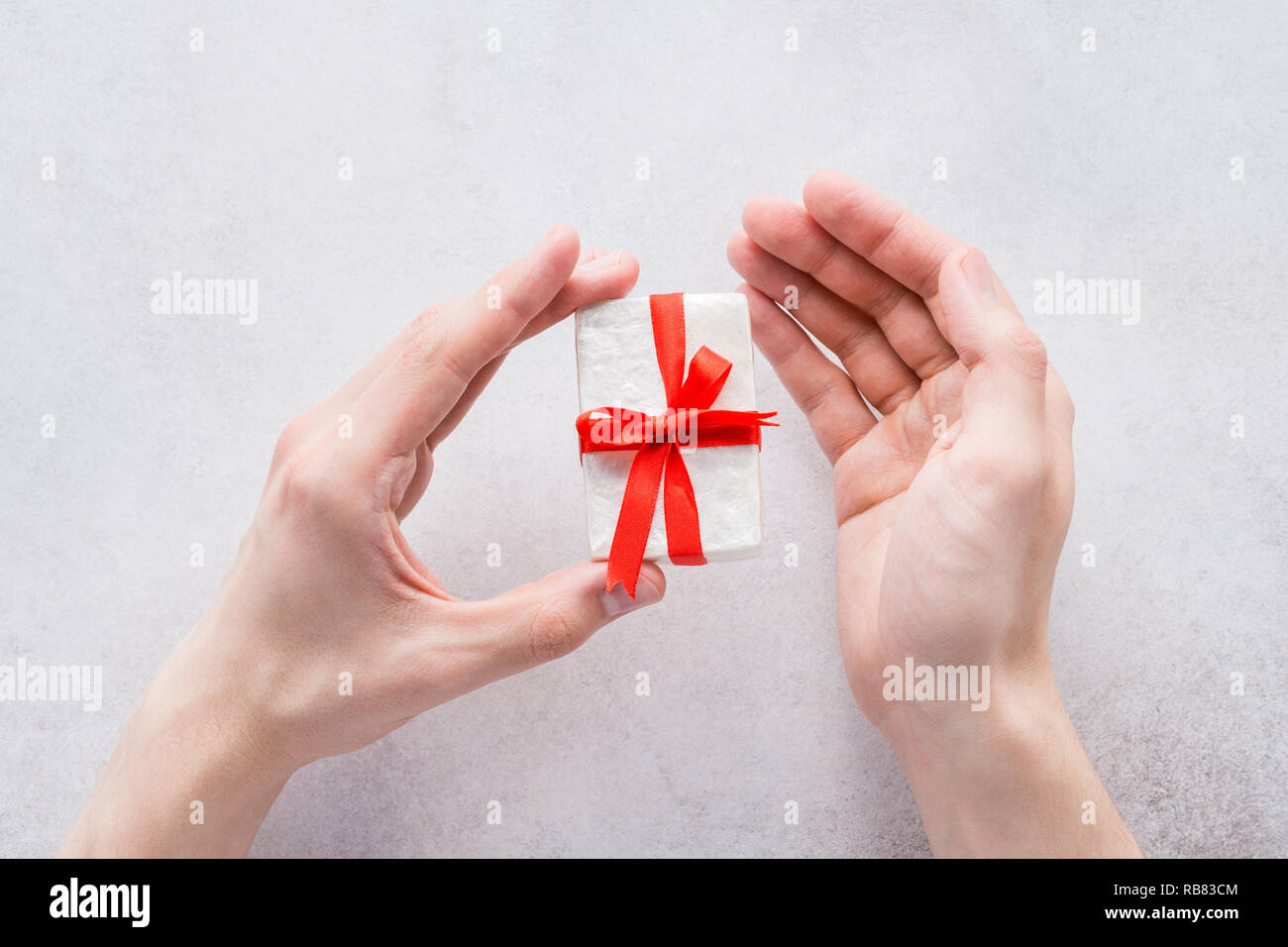 Male hands giving gift box hi-res stock photography and images - Alamy