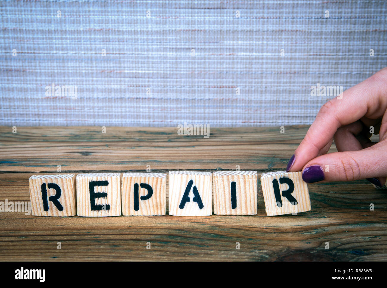 Repair. Wooden letters on the office desk Stock Photo - Alamy
