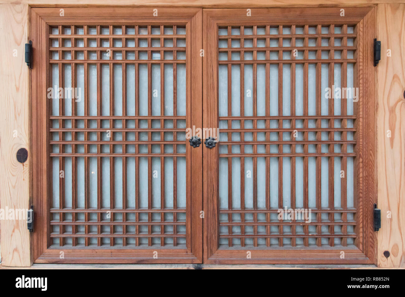 Korean traditional window with grid on it Stock Photo - Alamy