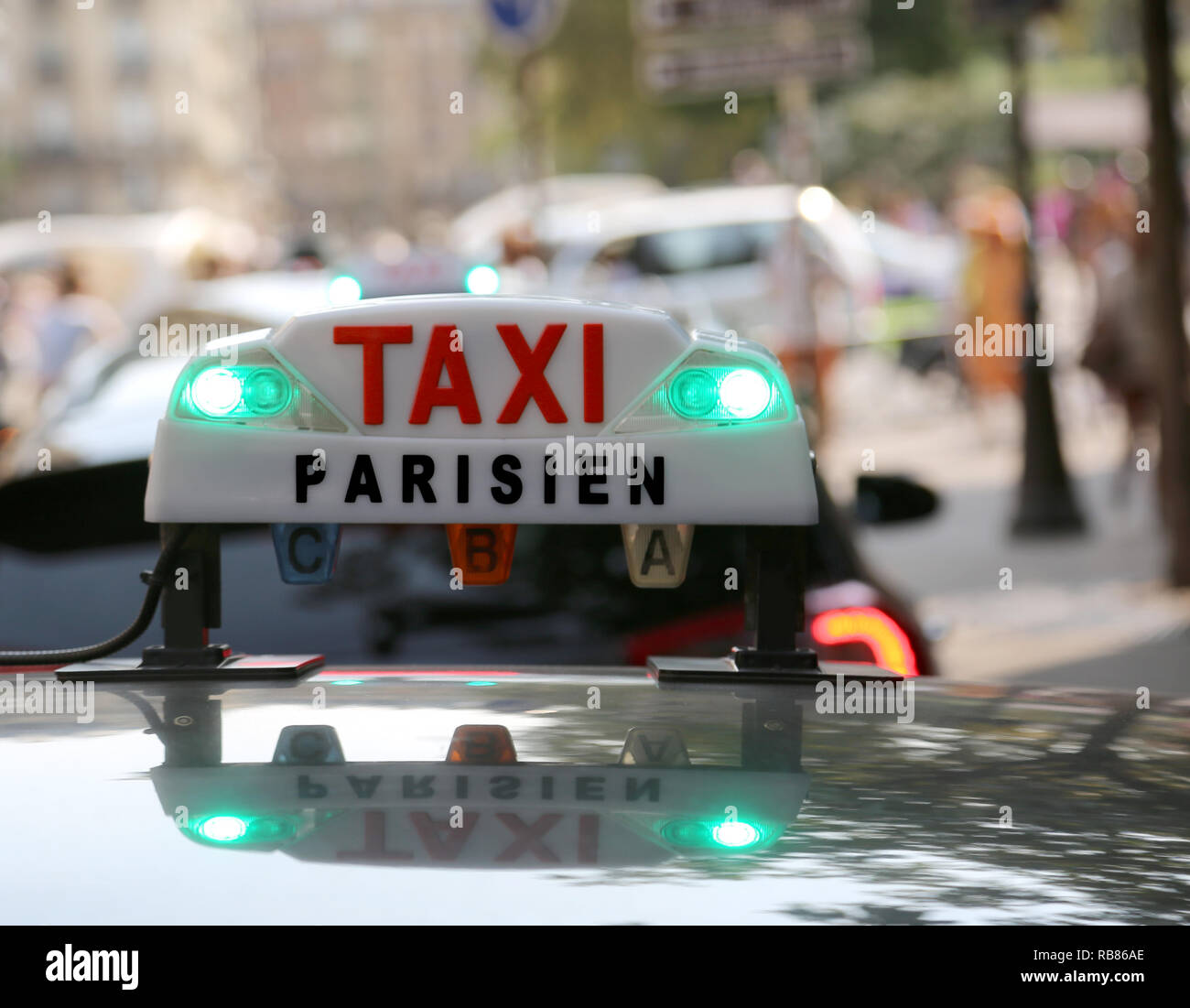 Taxi cabs paris france hi-res stock photography and images - Alamy