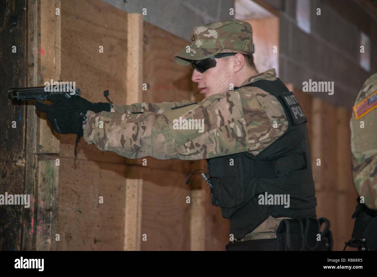U.S. Soldiers with the 554th Military Police Company, 709th Military ...