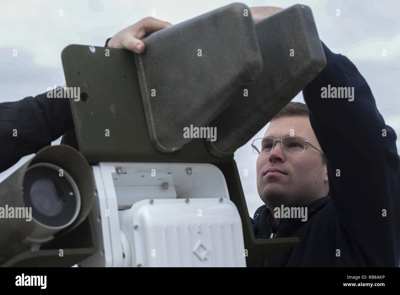 Eric Weinman, from Joint Base San Antonio–Lackland, Texas, begins ...