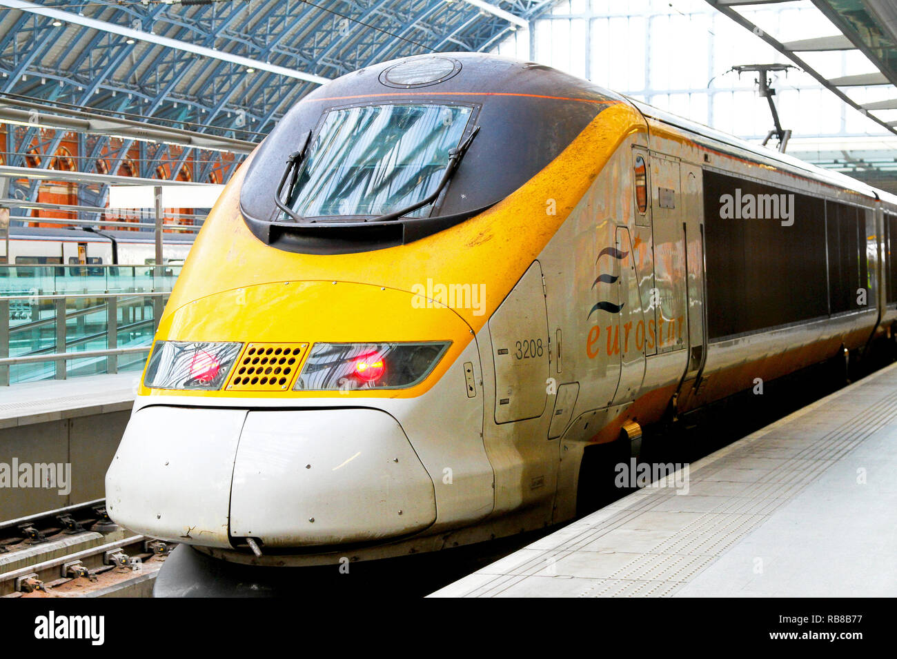 Eurostar train engine hi-res stock photography and images - Alamy