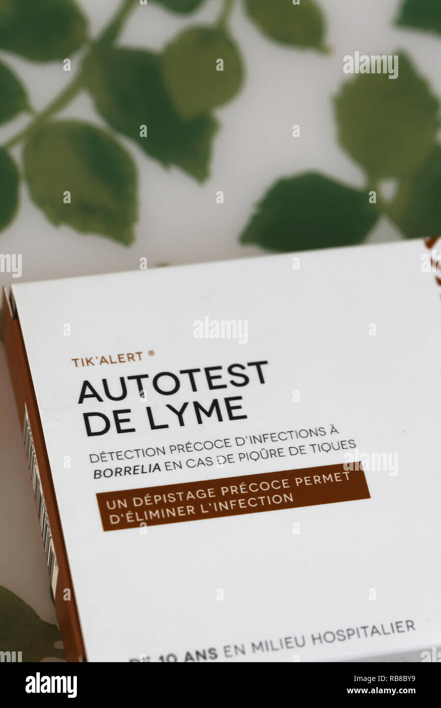 Self screening hi-res stock photography and images - Alamy