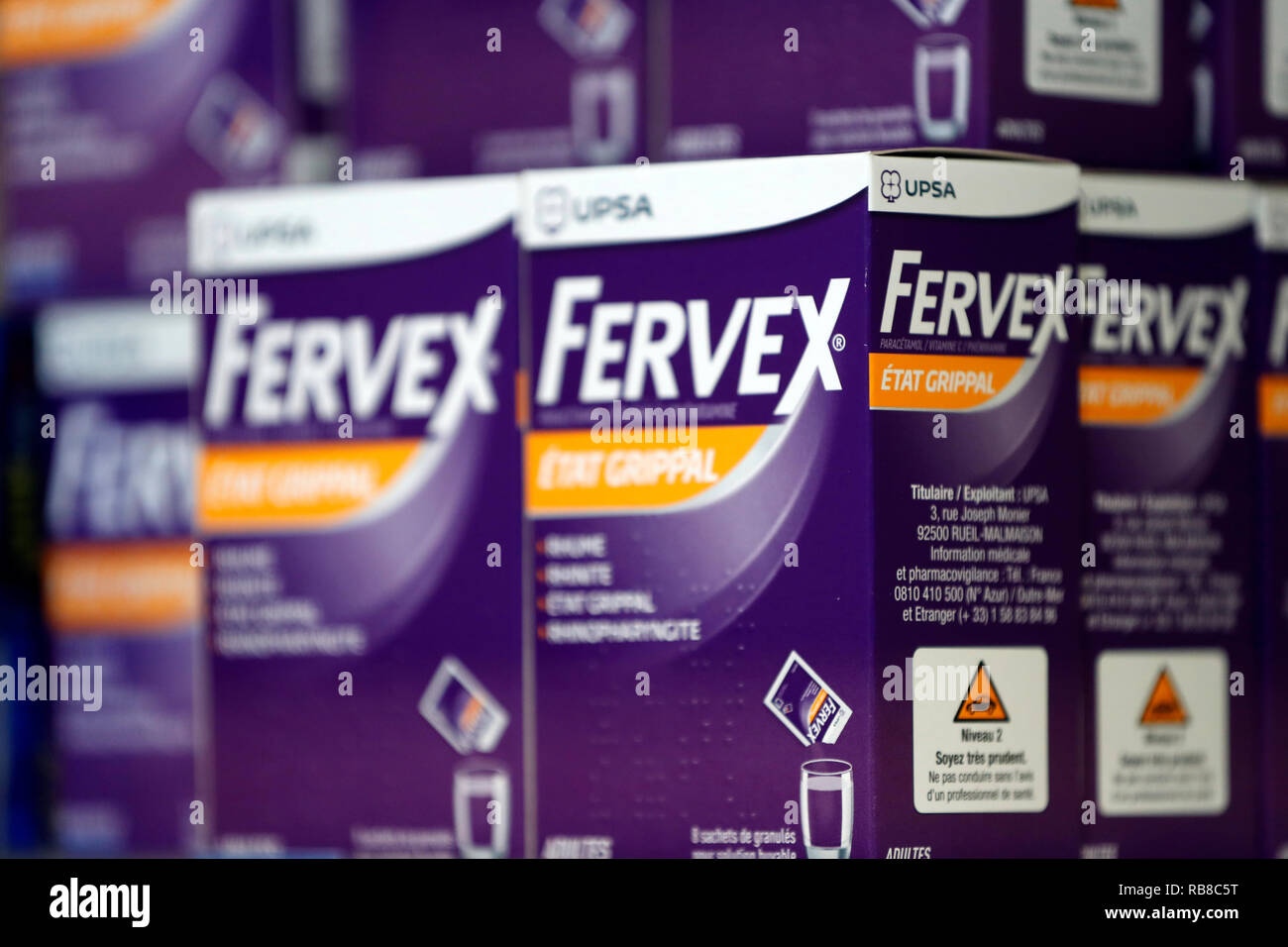 Drugstore pharmacy over the counter hi-res stock photography and images ...