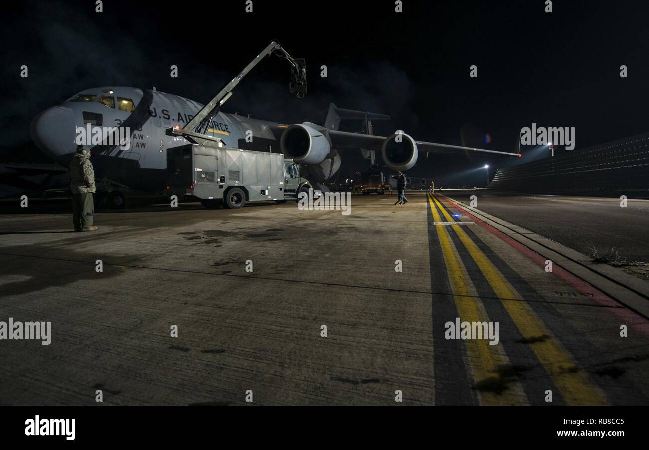 349th aircraft maintenance squadron hi-res stock photography and images ...