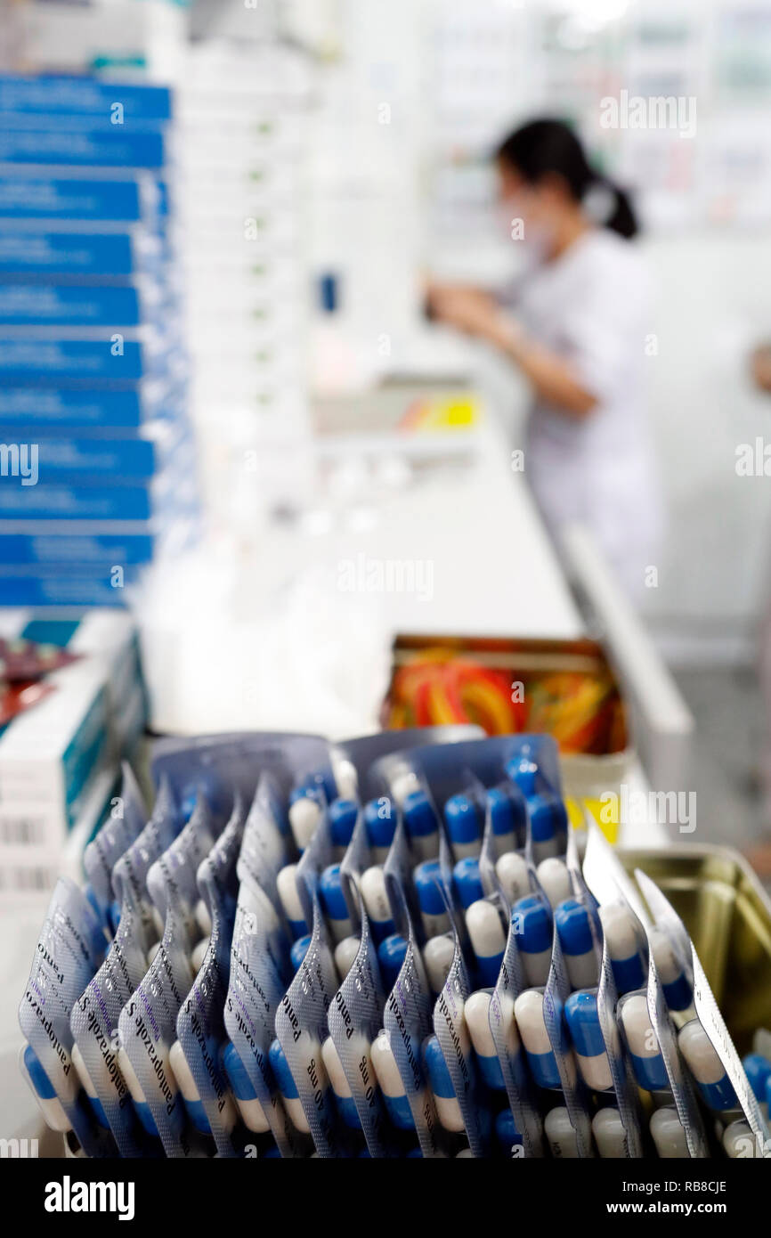 Pharmaceutical blister packs hi-res stock photography and images - Alamy