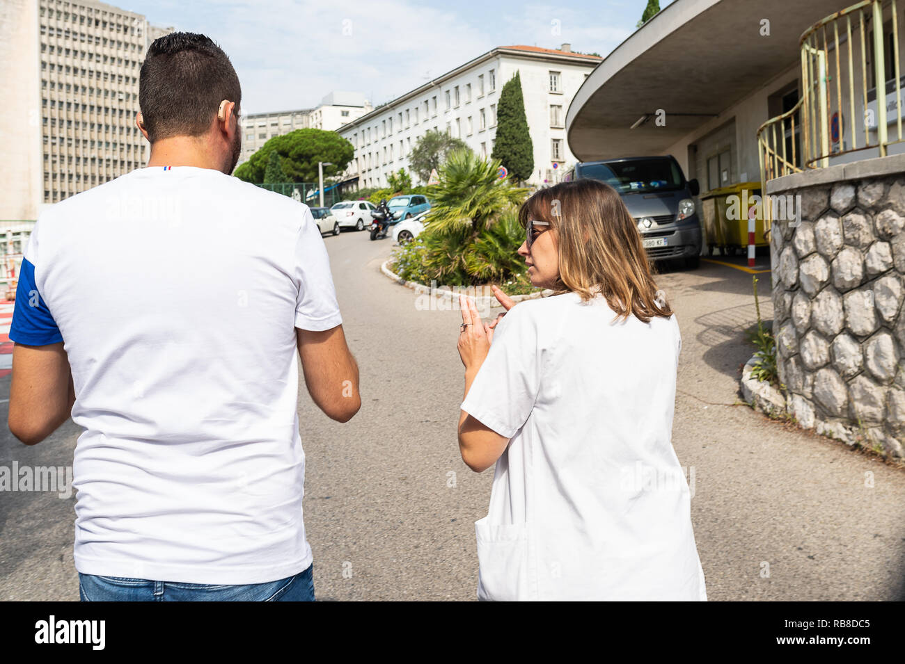 Sign language interpreter hospital hi-res stock photography and images ...