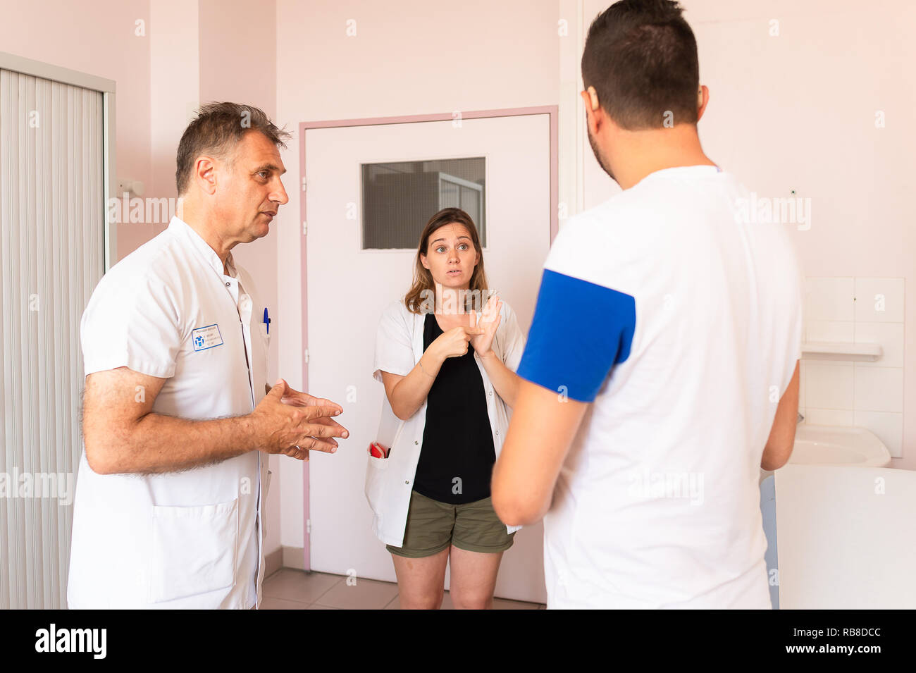 Sign language interpreter hospital hi-res stock photography and images ...