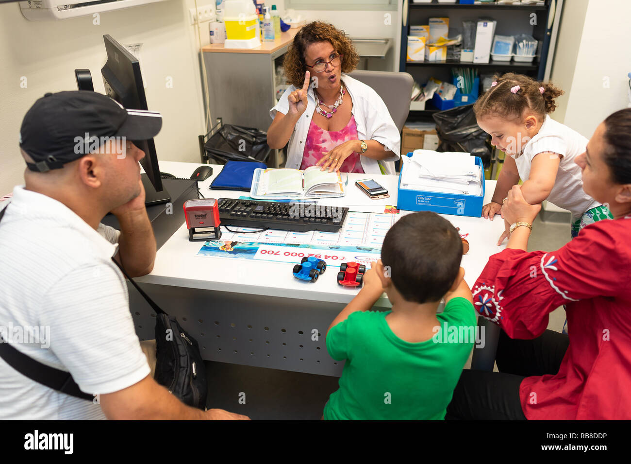 Deaf children hi-res stock photography and images - Alamy