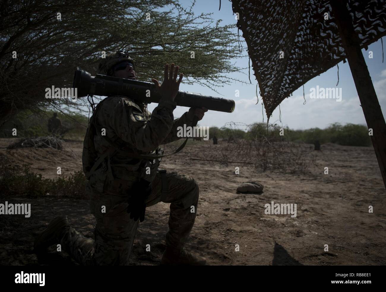 U.S. Army Infantry soldiers from the 1-124th Infantry Battalion and ...