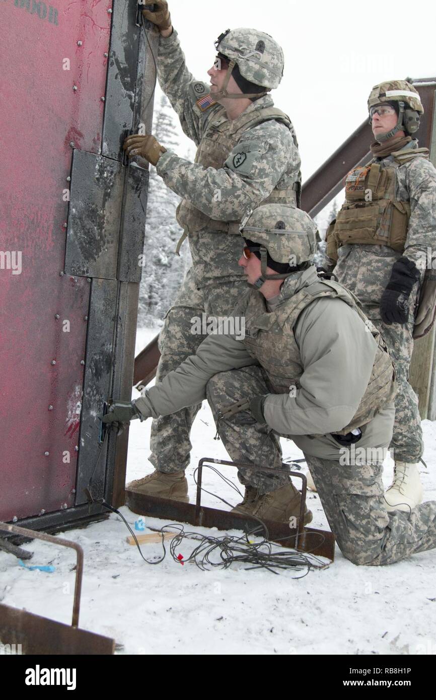 Paratroopers with 3rd Battalion, 509th Parachute Infantry Regiment, 4th ...