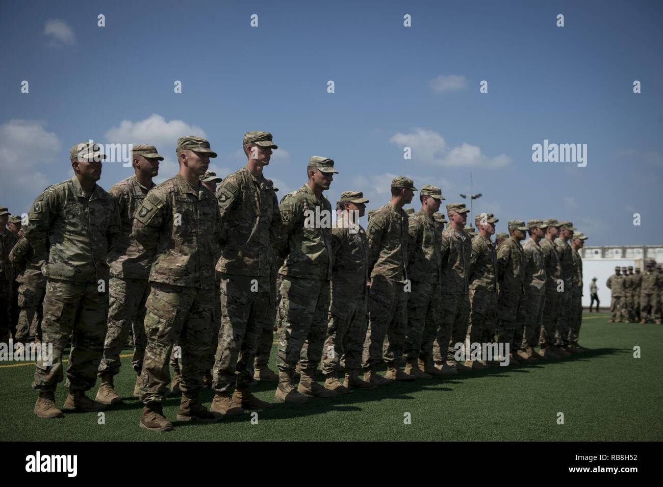 U.S. Army Infantry soldiers from the 1-124th Infantry Battalion and ...