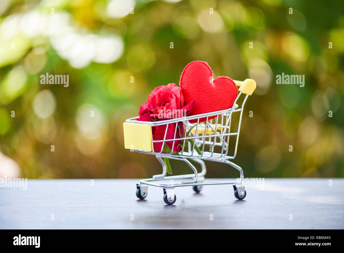 Valentines day shopping and roses flower / Shopping cart full with Red ...