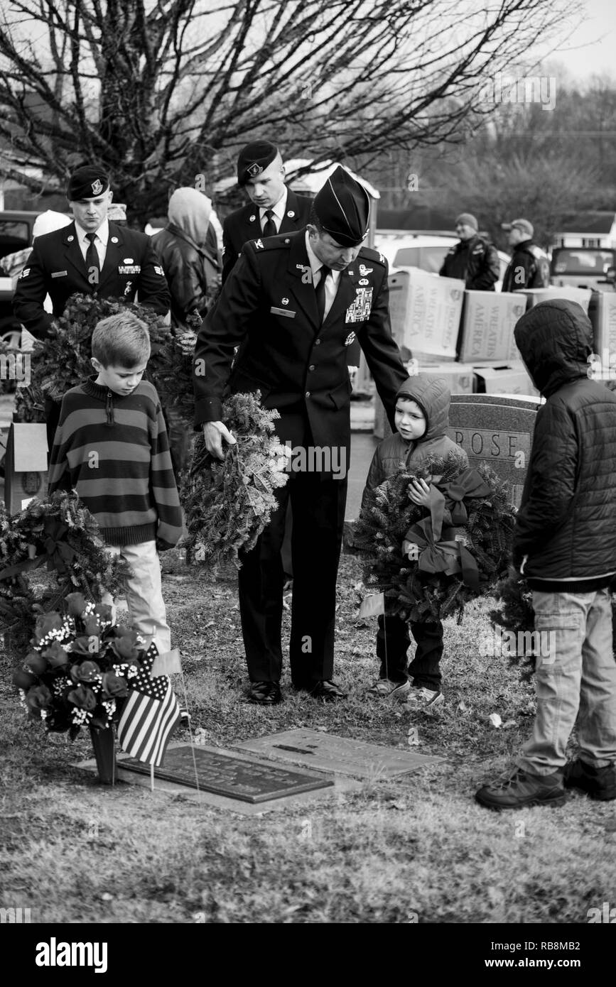 Children cemetery gravesite hi-res stock photography and images - Alamy