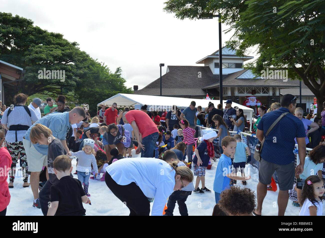 ALIAMANU MILITARY RESERVATION - Families crowded the snow zone area of ...