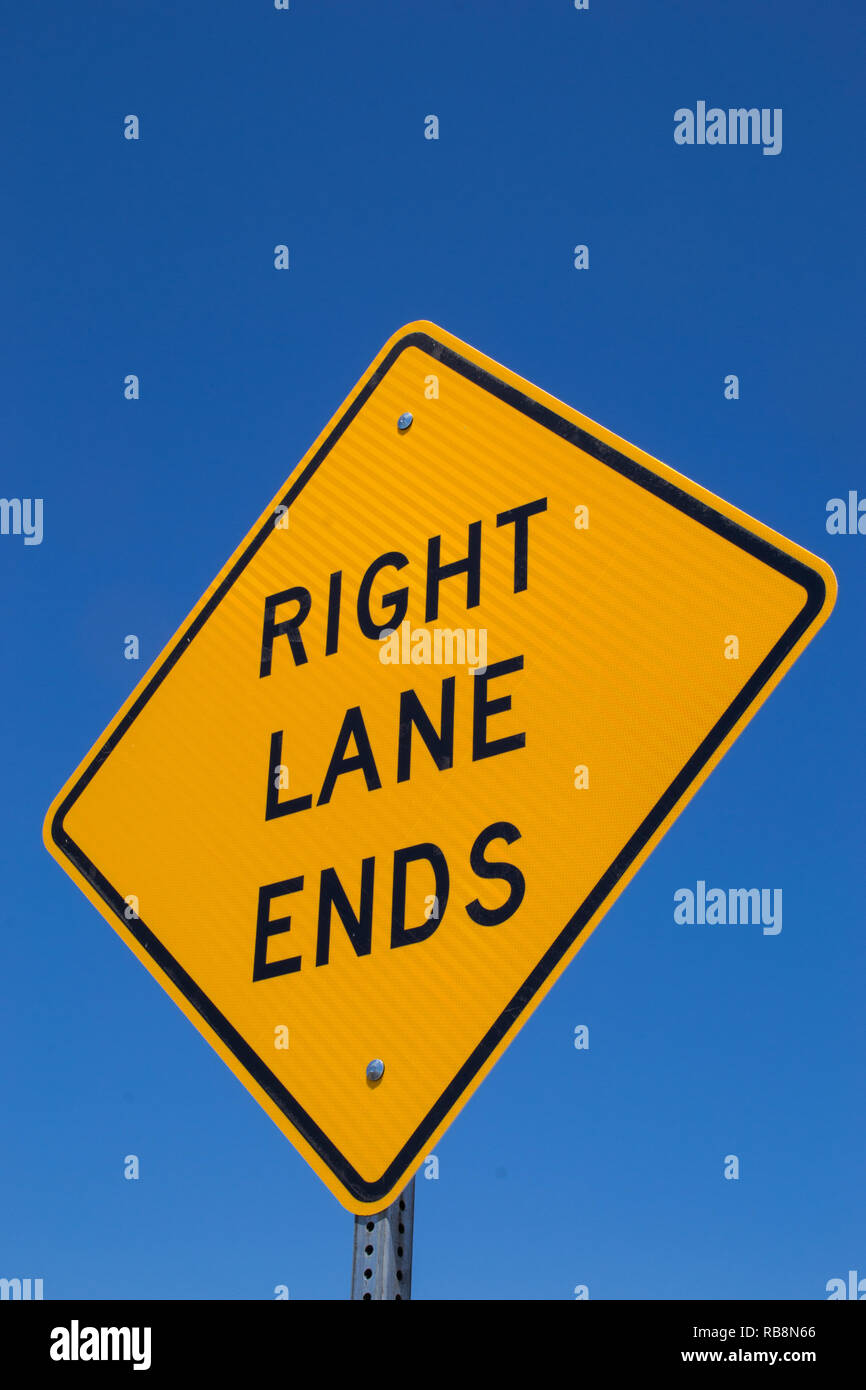 Lane ends merge right hi-res stock photography and images - Alamy