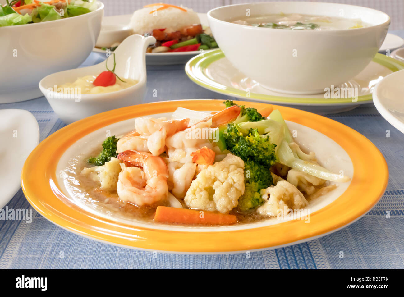 Stir fried shrimp with mix vegetable on dish , asian style food Stock ...