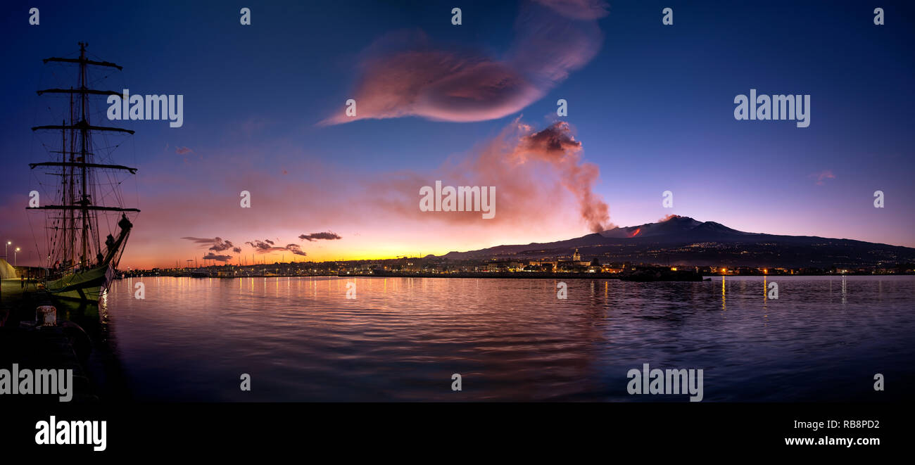 White island volcano eruption december hi-res stock photography and ...