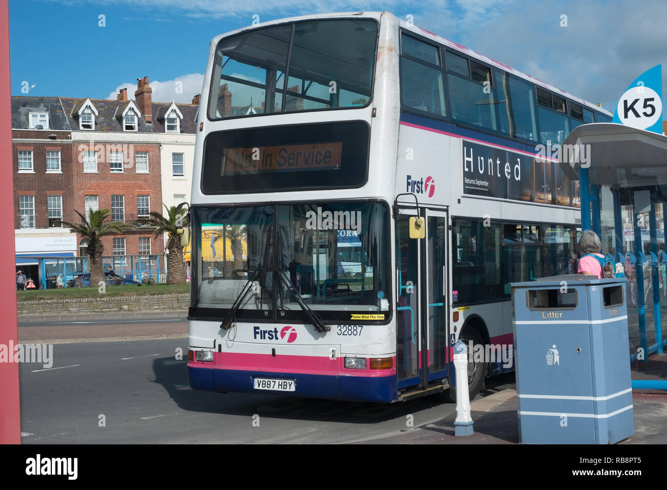 Bus loading hi-res stock photography and images - Alamy