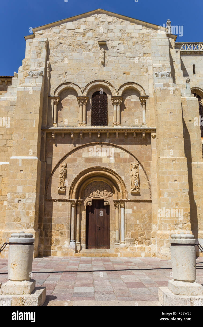 Entrance to the Basilica de San Isidoro of Leon, Spain Stock Photo - Alamy