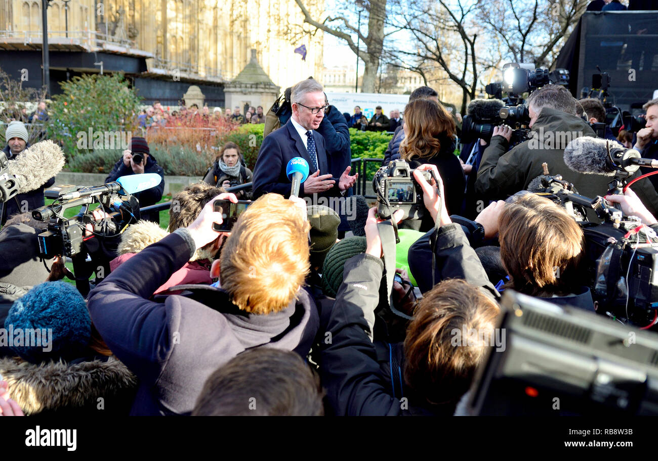 College green media scrum hi-res stock photography and images - Alamy