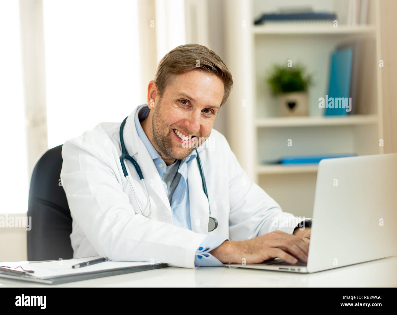 Australian hospital computer hi-res stock photography and images - Alamy