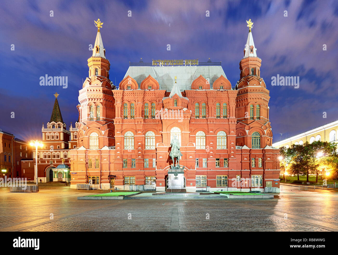 State historical museum red square hi-res stock photography and images ...