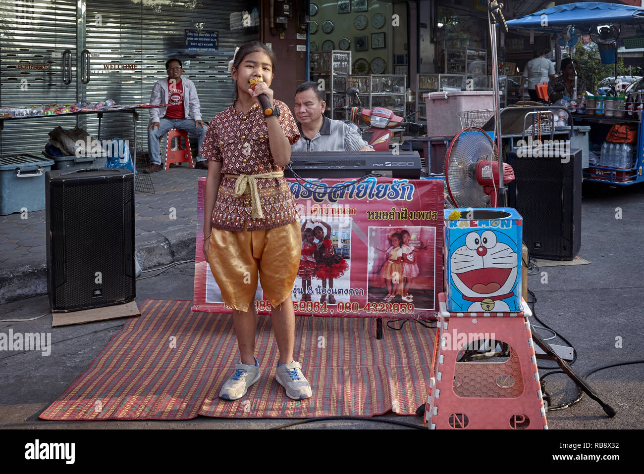 Blind girl singing hi-res stock photography and images - Alamy
