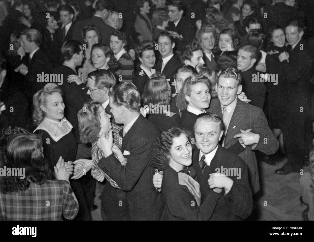 Dance hall 1940s hi-res stock photography and images - Alamy