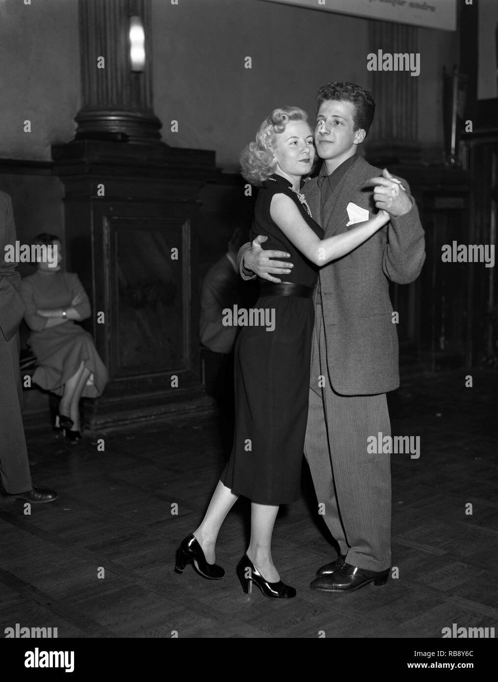 Dance hall 1950s hi-res stock photography and images - Alamy