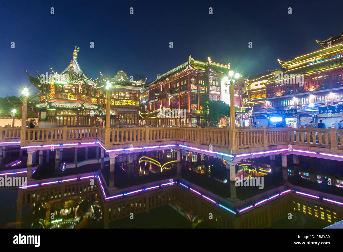 Shanghai yu garden night hi-res stock photography and images - Alamy