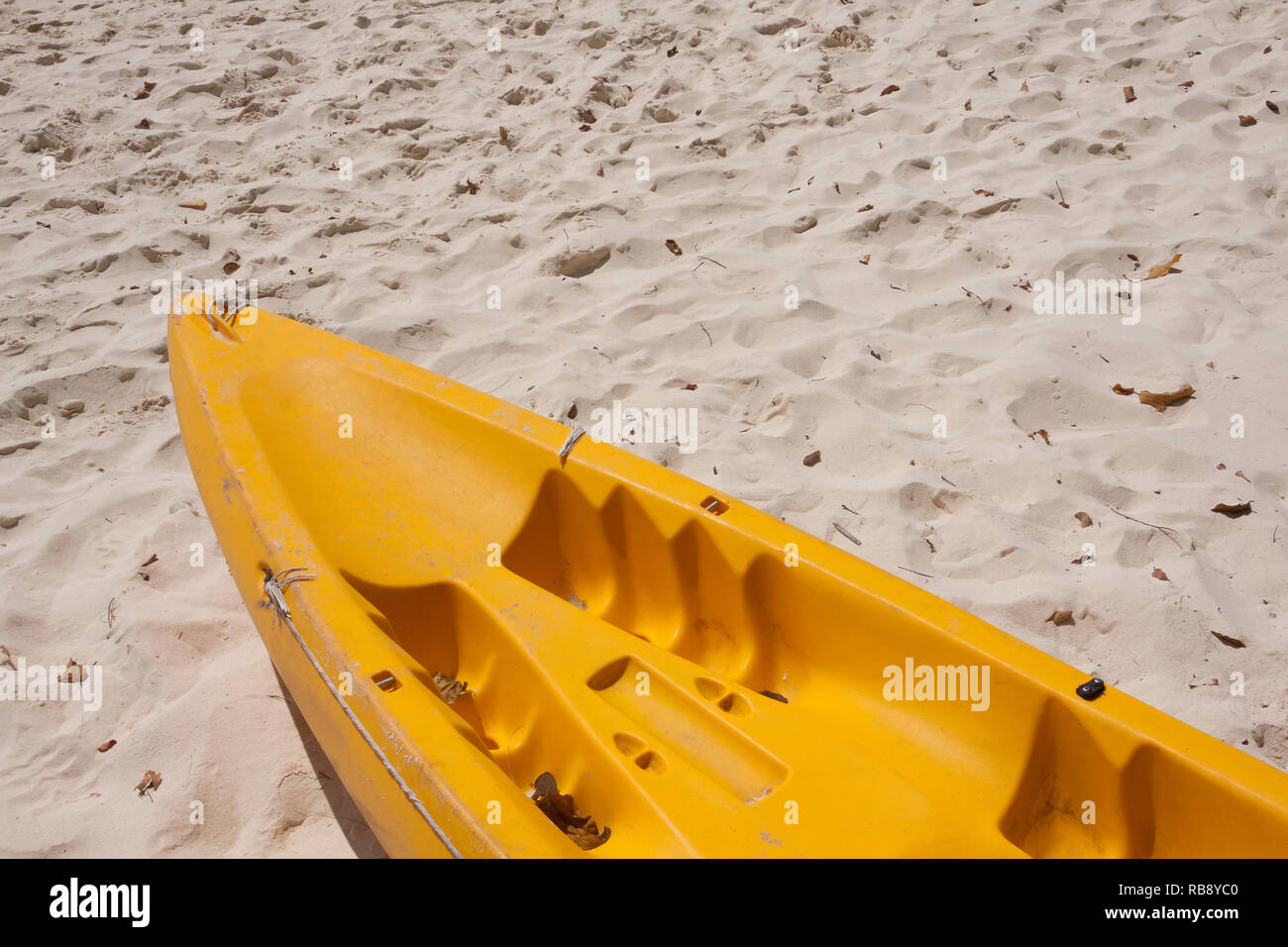 Yellow kayak beach hi-res stock photography and images - Alamy
