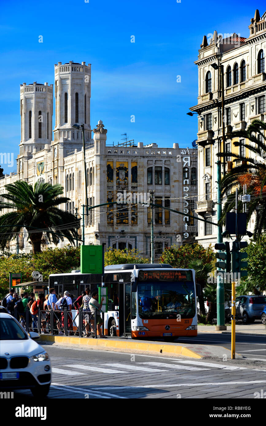 Via roma cagliari hi-res stock photography and images - Alamy
