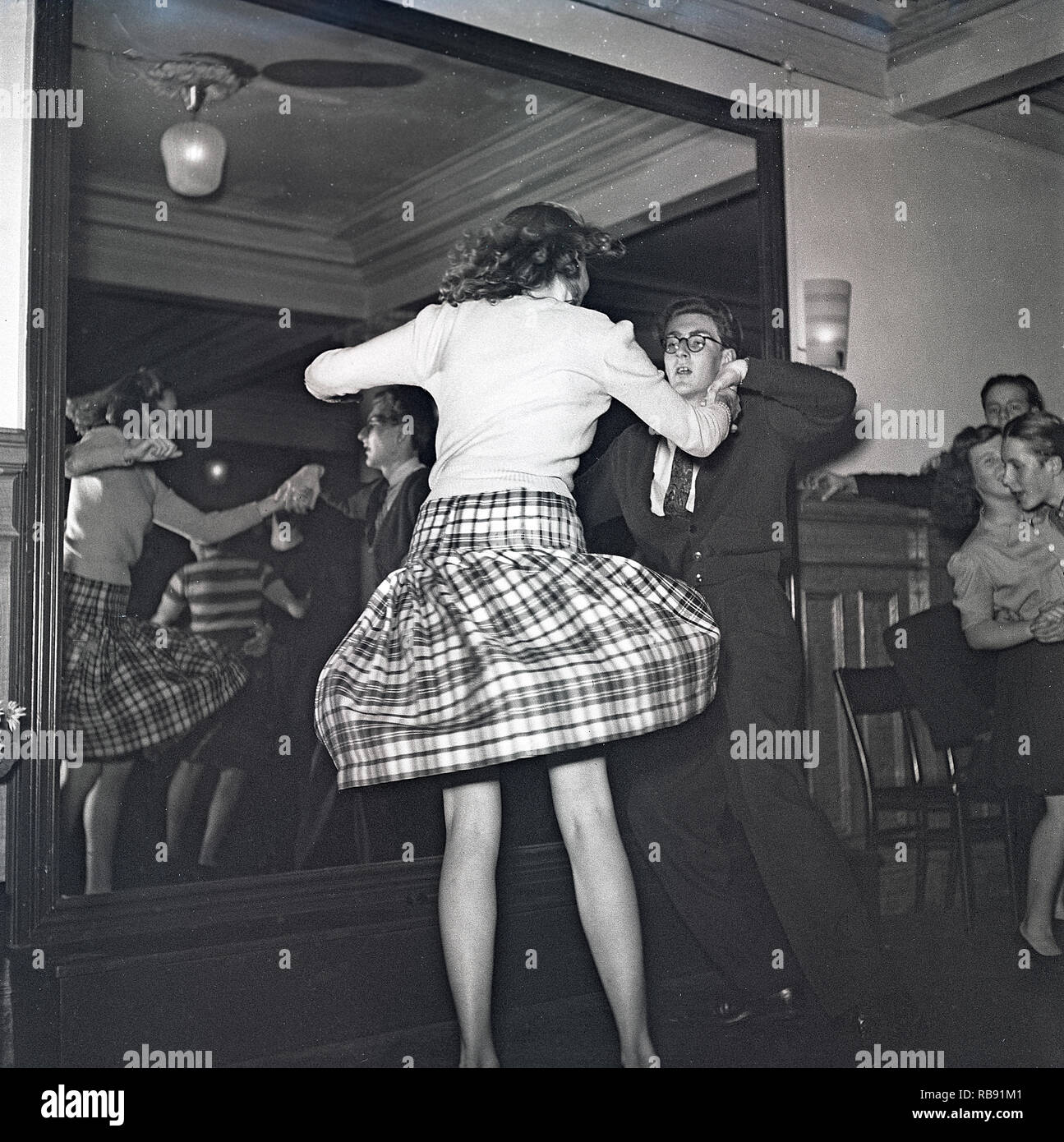 Swing dance 1940s hi-res stock photography and images - Alamy
