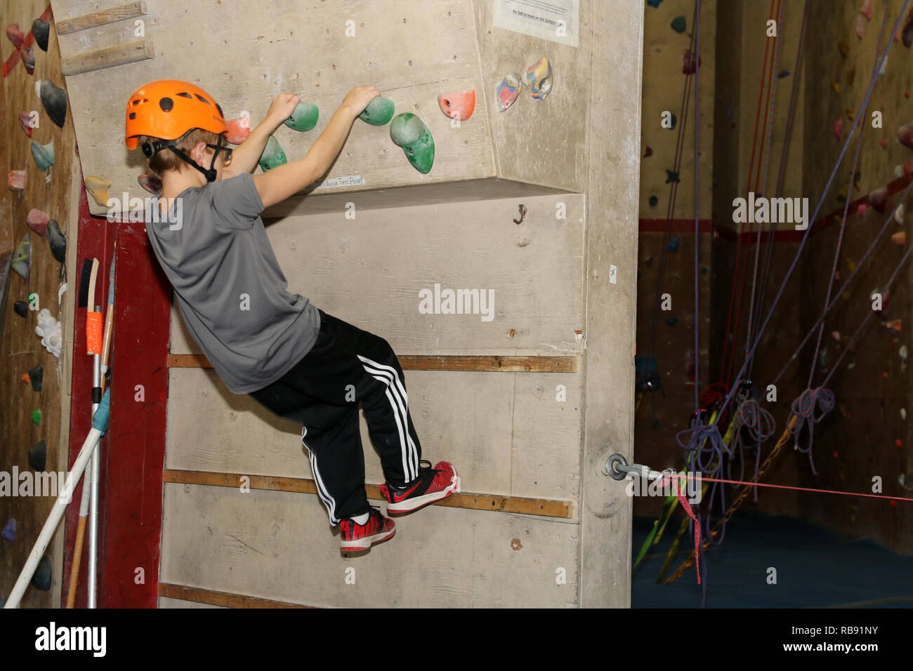 The young rock climber scales the wall Stock Photo - Alamy