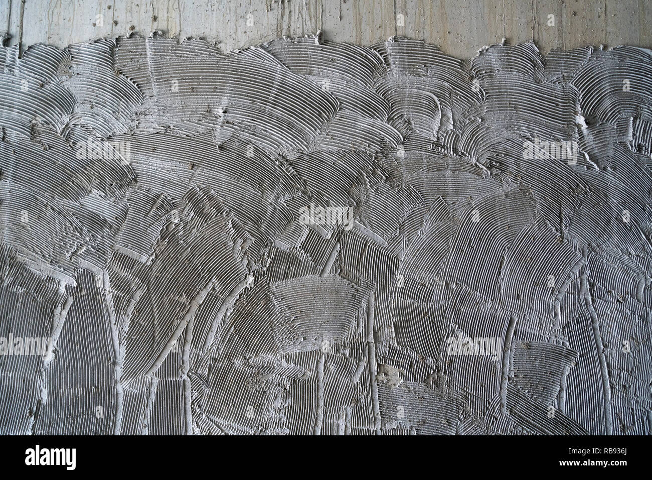 concrete wall comb surface prepared for tiling Stock Photo - Alamy