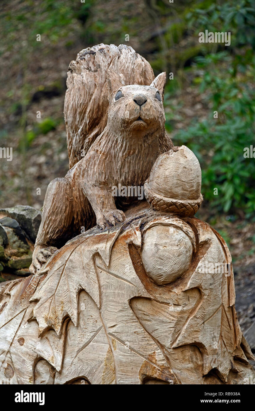 Carved squirrel hi-res stock photography and images - Alamy