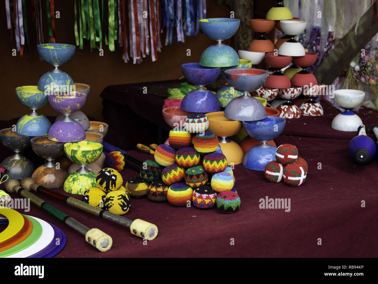 Juggling pins hi-res stock photography and images - Alamy