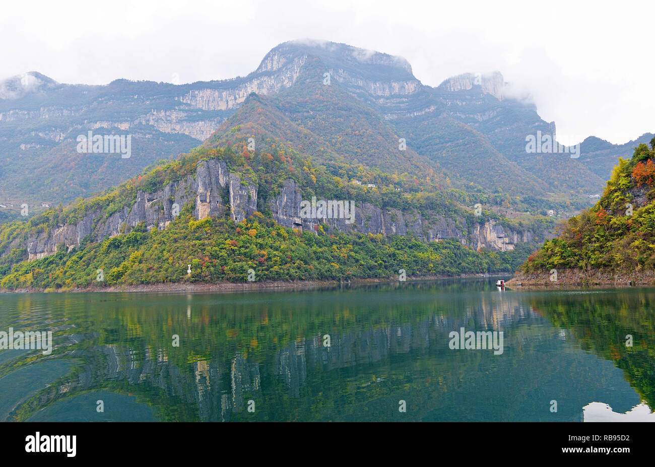 Enshi, Enshi, China. 8th Jan, 2019. Enshi, CHINA-Scenery of Qingjiang ...