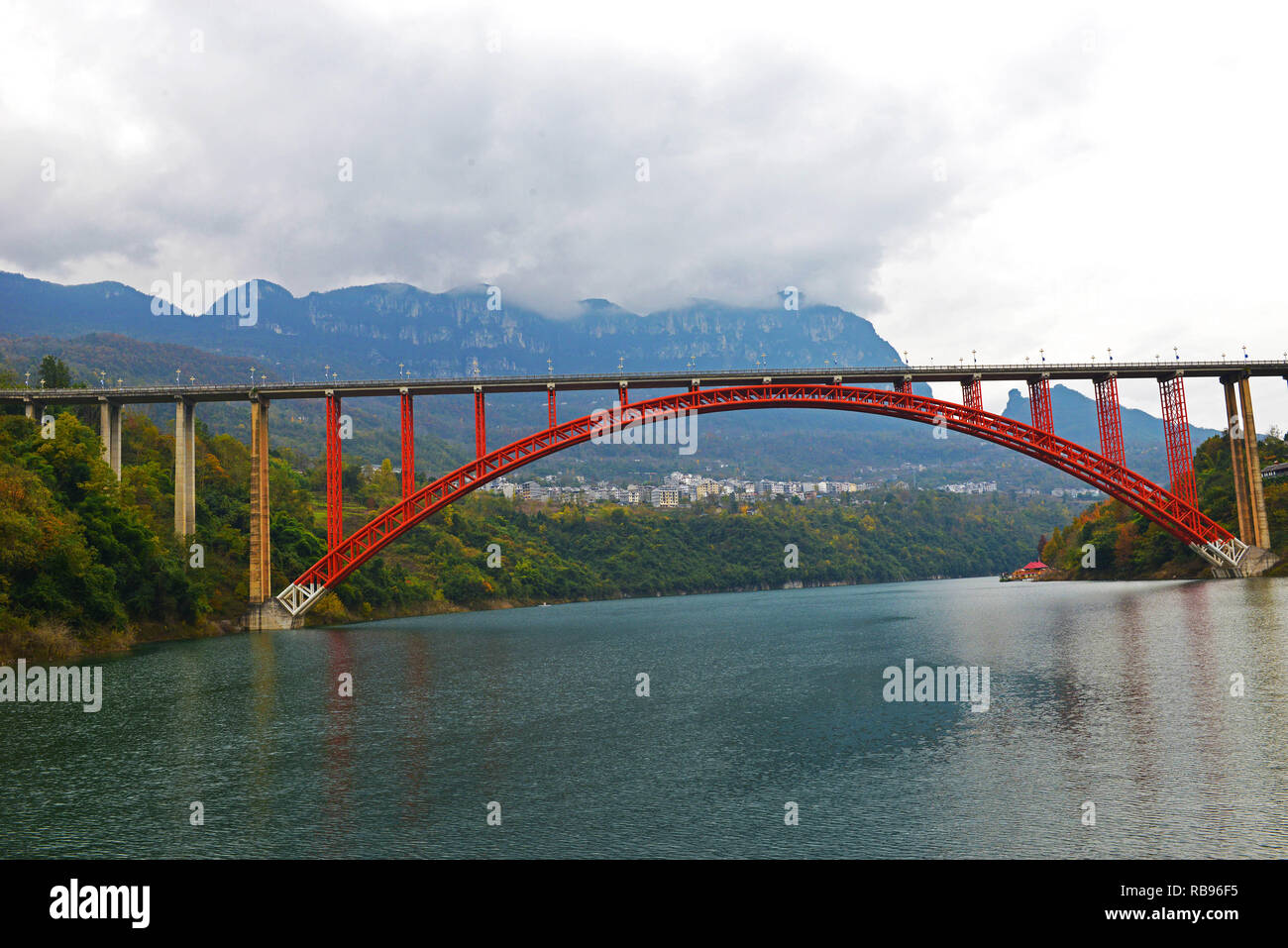 Enshi, Enshi, China. 8th Jan, 2019. Enshi, CHINA-Scenery of Qingjiang ...