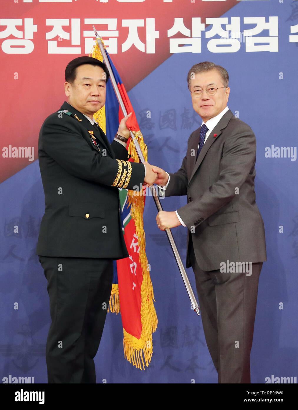08th Jan, 2019. Moon hands over flag of new ground command President ...